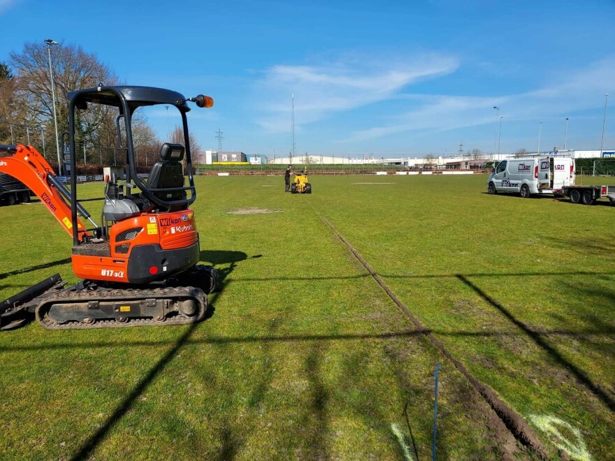 Aanleg automatisch voetbalveld beregening